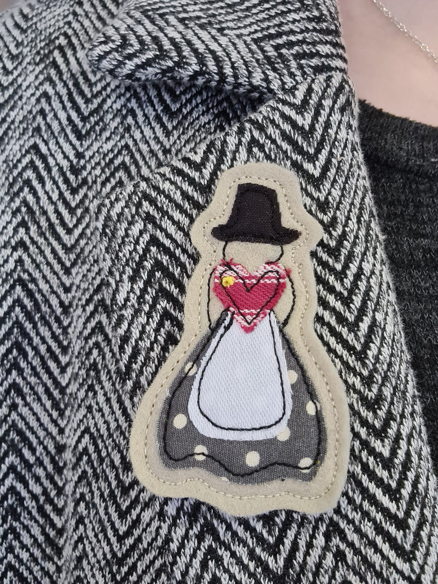 Welsh Lady Brooch – Sweet Williams